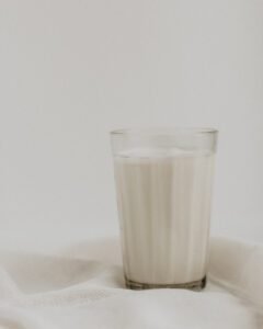 What is full cream milk and how is it made? - drinkstype.com